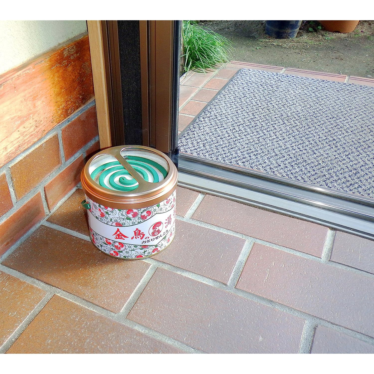 Kincho Uzumaki Golden Bird Swirl Mosquito Repellent Incense, 30 Rolls ...